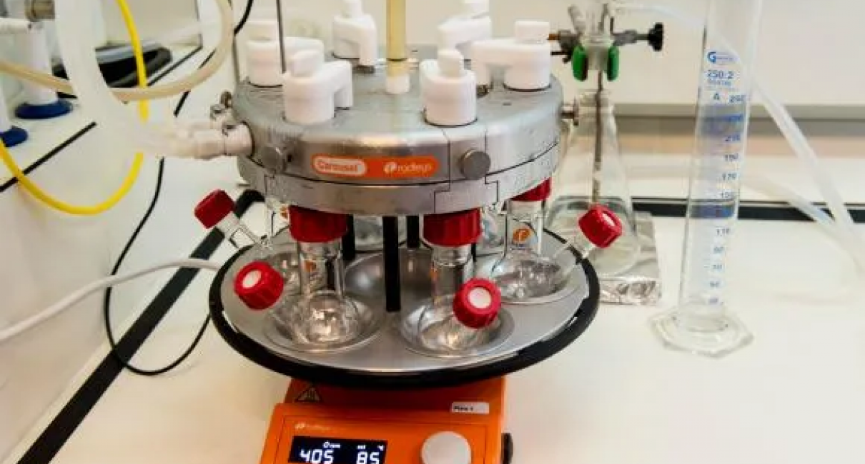 Carousel 6 Plus Reaction Station | BLAVATNIK CENTER for Drug Discovery ...